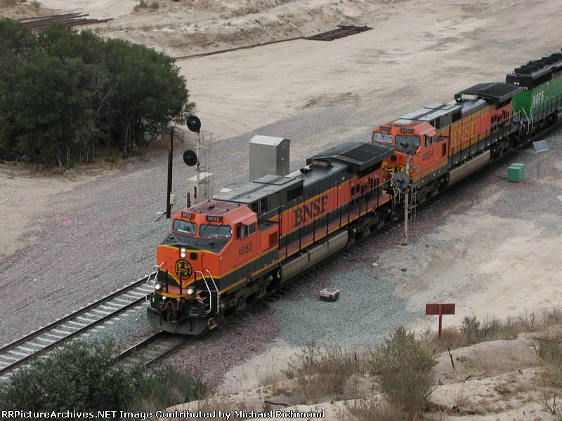 BNSF 1052